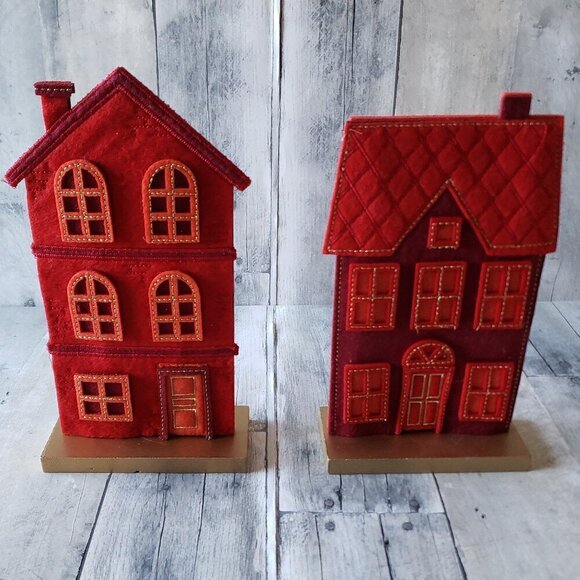 Wondershop | Holiday | Nwt Set Of 2 Two Houses In Felt Material With A ...